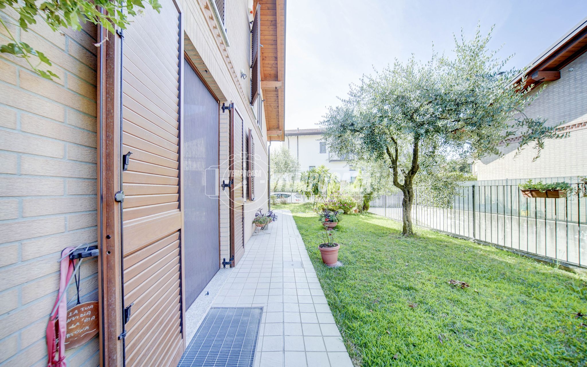 Villa unifamiliare in Vendita a Buguggiate | Euro 699.000 | Mq 260 ...